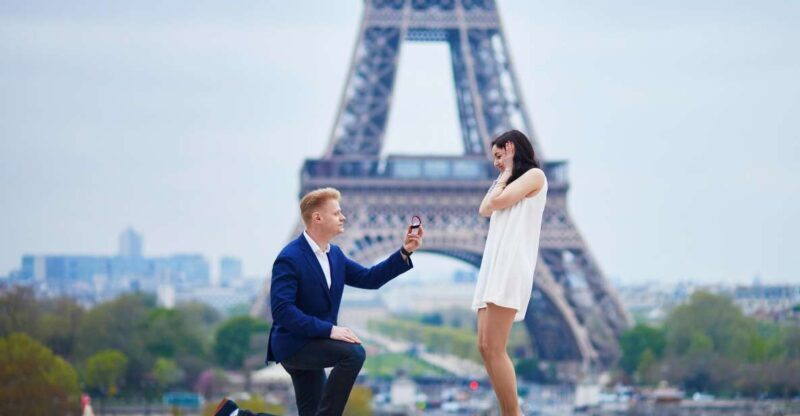 Paris: Romantic Photoshoot for Couples - What to Expect from Your Eiffel Tower Photoshoot