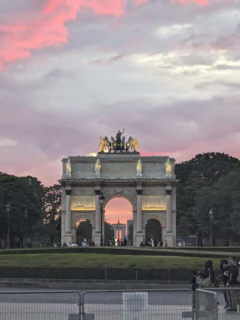 Paris : Scandals Guided Walking Tour - The Secret Stop and Off-the-Path Gems