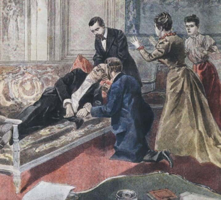 Paris : Scandals Guided Walking Tour - The Tuileries and Place Vendôme