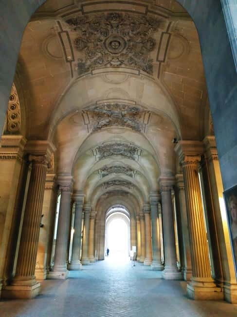 Paris: See 15 to 30 Top Sights with a Fun Guide - The Value of a Guided Overview