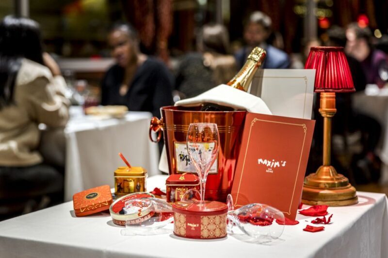 Paris: Seine River Cruise with 3-Course Dinner & Live Music - Key Points