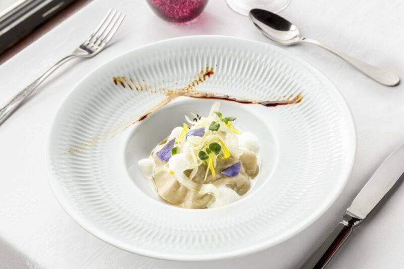 Paris: Seine River Cruise with 3-Course Dinner & Live Music - Who Is This Experience Best For?