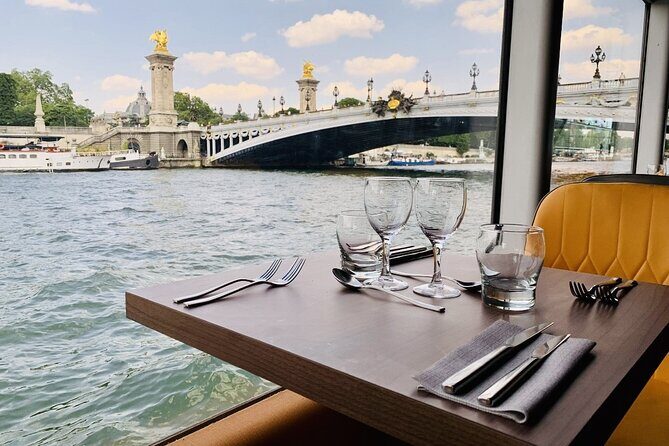 Paris Seine River dinner cruise from Alexandre III bridge - A Relaxing Evening on the Seine: Dinner Cruise from Alexandre III Bridge