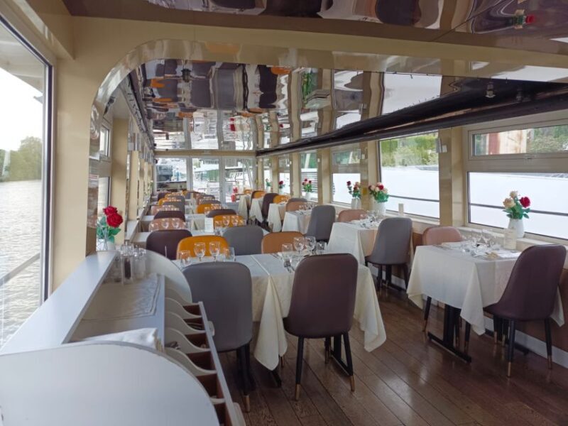 Paris : Seine River Lunch cruise from Eiffel Tower - Key Points