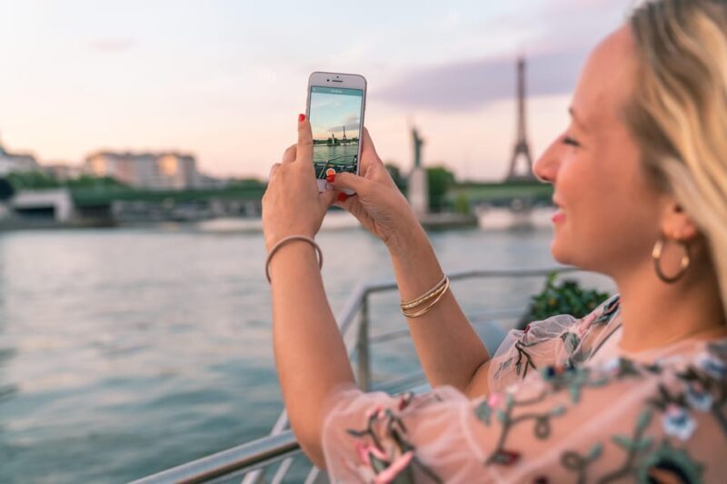 Paris: Seine River Sightseeing Cruise by Bateaux Mouches - Key Points