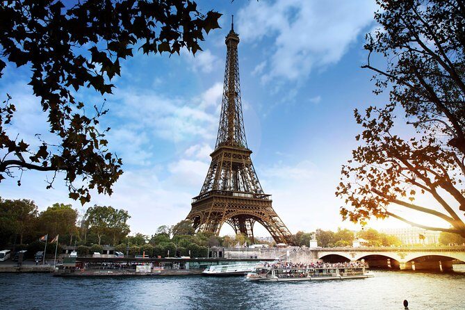 Paris Seine River Sightseeing Cruise with Commentary by Bateaux Parisiens - Key Points