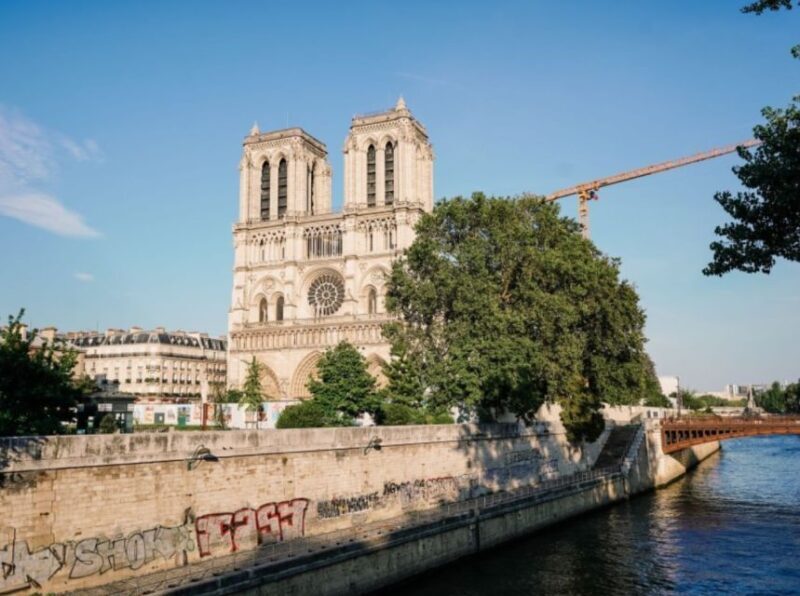 Paris Semi Private Walking Tour: Louvre, Eiffel Tower & Boat - A Day in the Life of Paris: What to Expect
