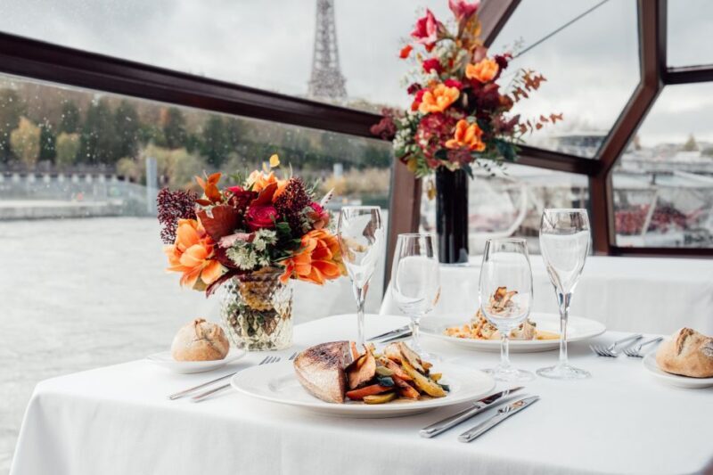 Paris: Sightseeing Cruise on the Seine with 3-Course Lunch - Key Points
