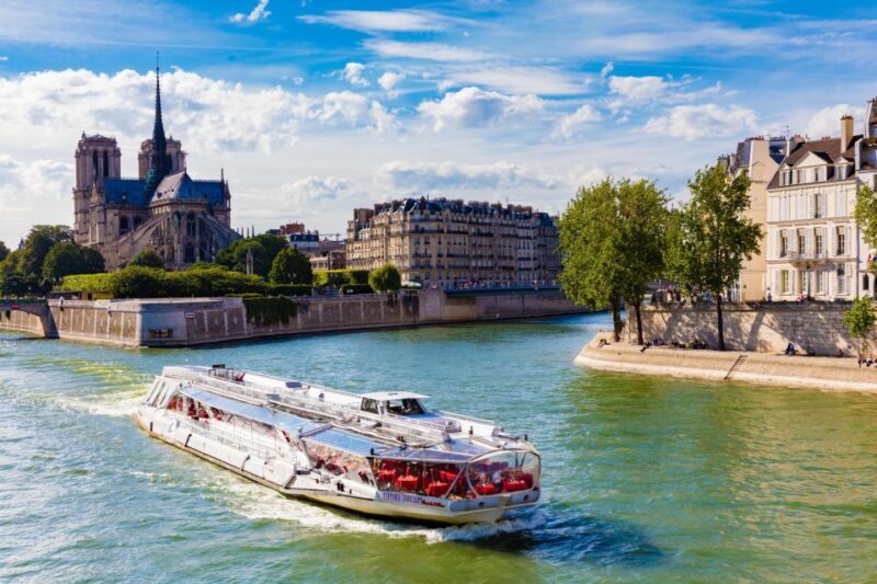 Paris: Sightseeing Cruise on the Seine with 3-Course Lunch - The Location and Arrival: Starting in the Heart of Paris