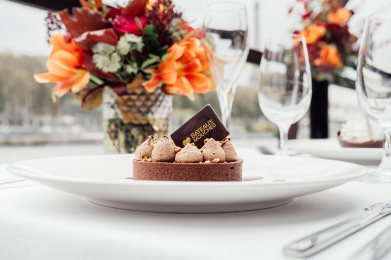Paris: Sightseeing Cruise on the Seine with 3-Course Lunch - Live Music and Atmosphere: Adding a Parisian Touch