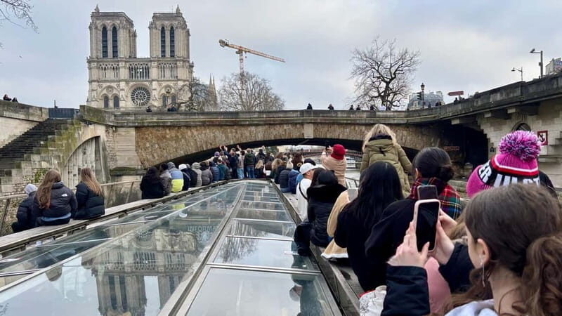 Paris: Sightseeing Cruise with 'Les Incollables' Quiz - An In-Depth Look at the Experience