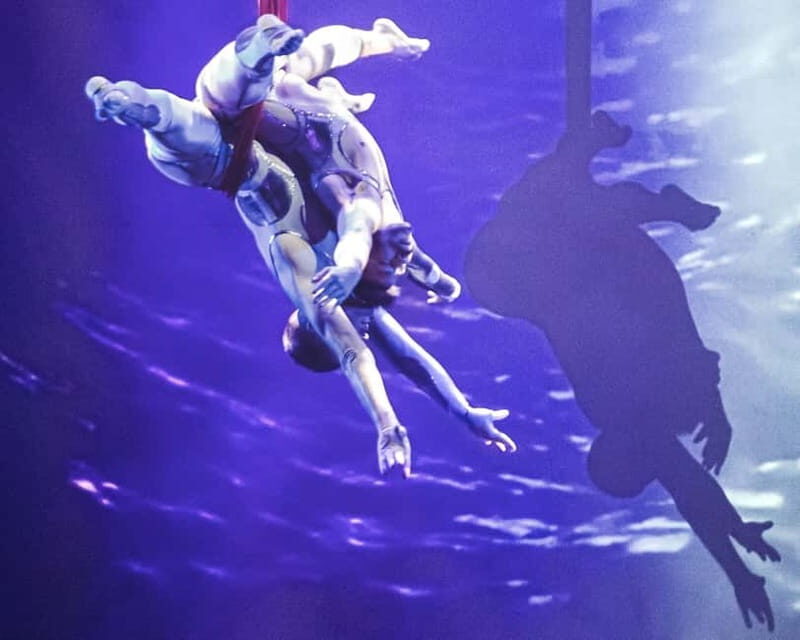 Paris: The cabaret show that awakens the senses - Key Points