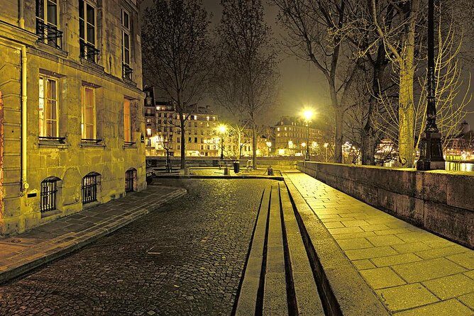 Paris until the heart of the night - What We Learned from the Reviews