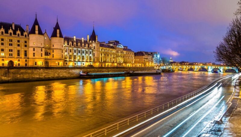 Paris: Valentine's Day Dinner Cruise on the Seine River - The Experience in Detail