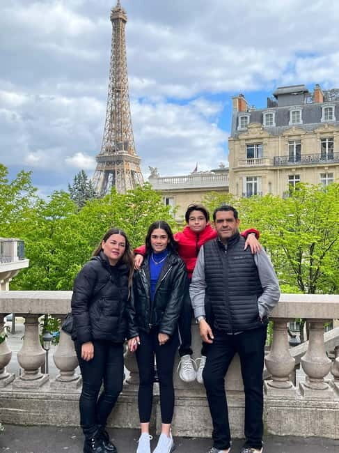 Paris:Private Full-Day Tour with Local Guide English/Español - Visiting the Louvre and Notre-Dame