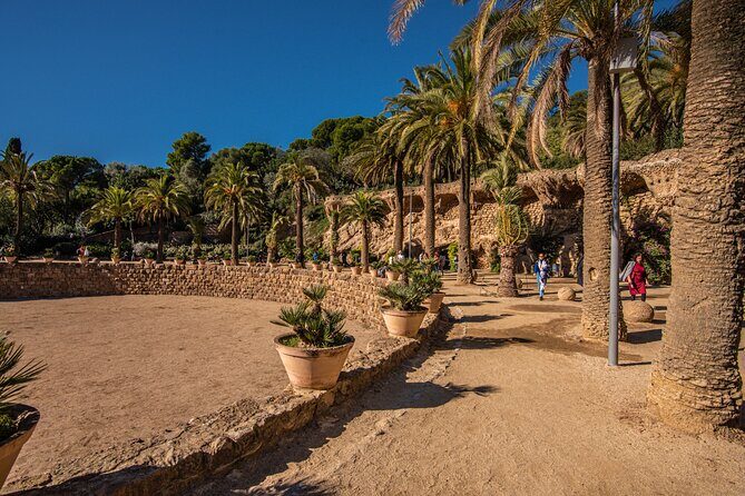 Park Guell Small Group Guided Tour with Skip the Line Ticket - The Itinerary Breakdown: What to Expect