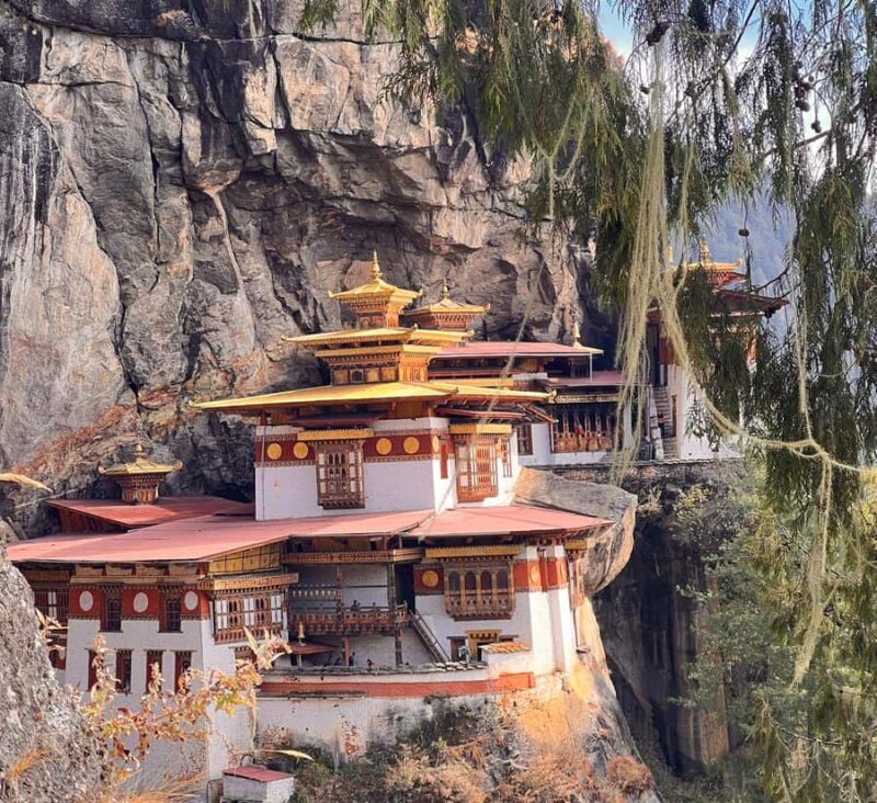 Paro: Tigernest Monastery day Hike with Pick up & Lunch - Key Points