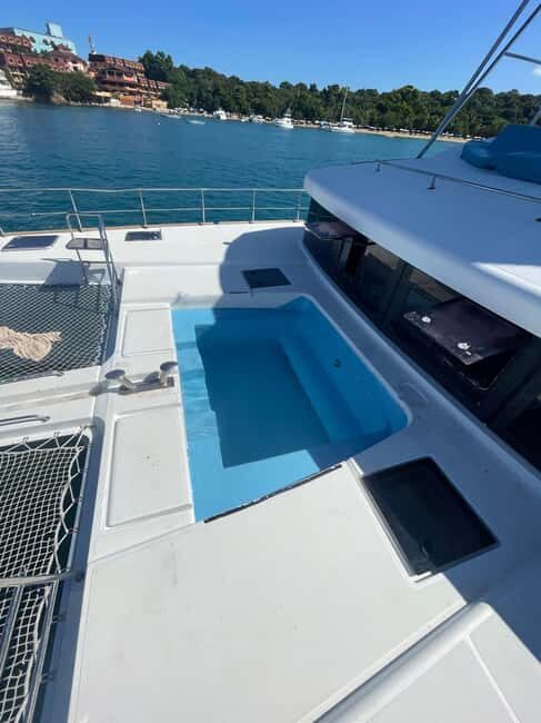 Party boat Catamaran: Lunch Drinks & Jacuzzi Puerto plata - Key Points