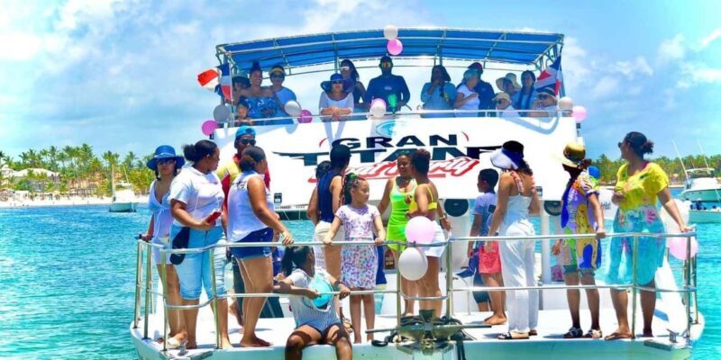 Party Boat / Fiesta En Catamarán En Punta Cana / Free Drinks - Value and Reliability: What to Expect