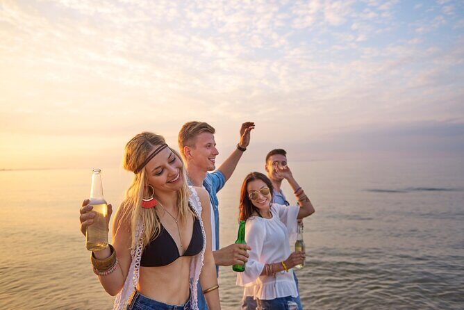 Party on board 2-hour cruise with DJ and open bar - A Detailed Look at the Itinerary and Landmarks