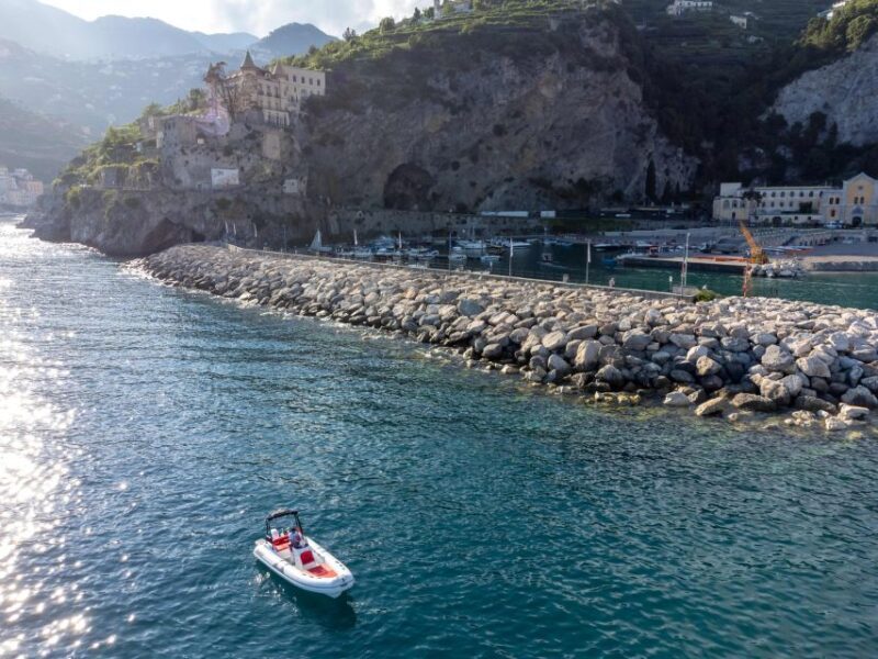 Pascià Oromarine S65 Self drive boat rental Amalfi Coast - Key Points