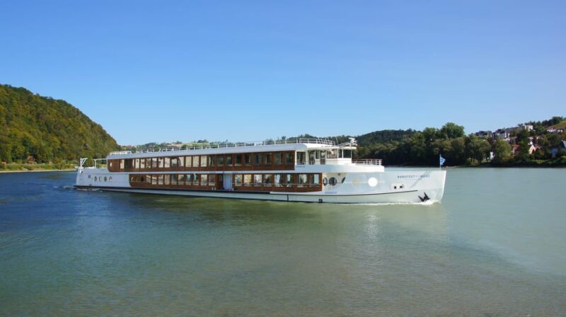 Passau: Barefoot Passau XL - Passau: Barefoot Passau XL – An Unconventional Waterway Journey
