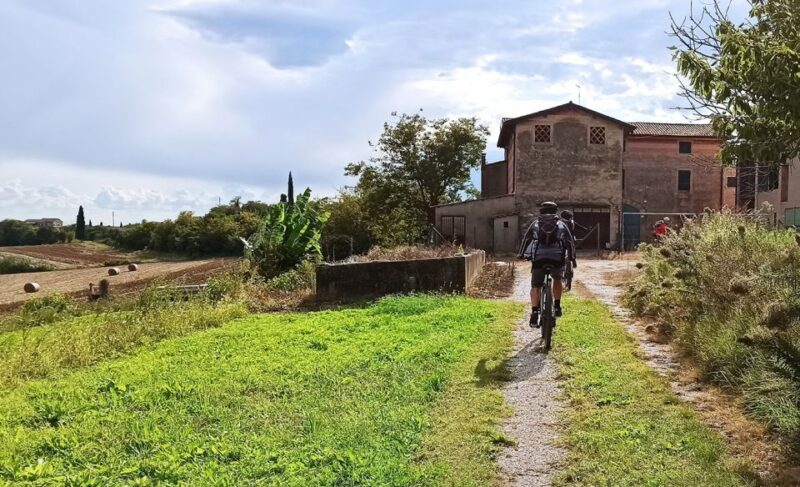 Pastrengo: e-bike tour and wine tasting in the Castle - FAQ