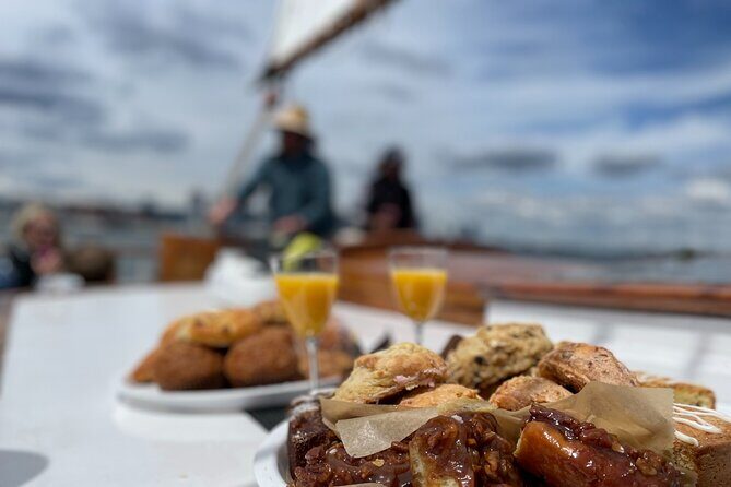 Pastries and Prosecco in Boston Harbor - Discover Boston’s Charm with Pastries and Prosecco on the Water