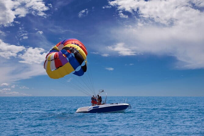 Pattaya: Coral Island Speedboat Tour with Indian Lunch & Transfer - Island Tour and Scenic Highlights