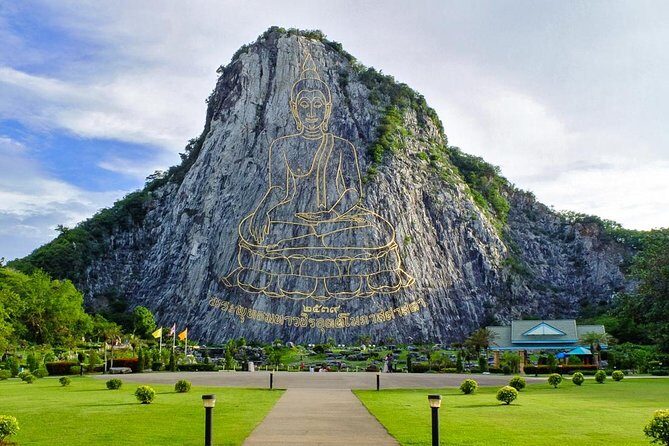 Pattaya Hindu Selfie City Tour with Lunch - Starting with Buddha Mountain (Khao Chi Chan): A Majestic Cliff Sculpture