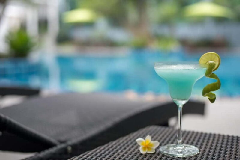 Pattaya: Indigo Bar at Bay Beach Resort Jomtien F&B Packages - The Setting: A Perfect Backdrop for Relaxation