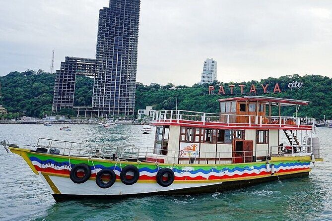 Pattaya Party Boat with Delcious Food, Dancer Models and Music - What to Expect During the 2-Hour Cruise