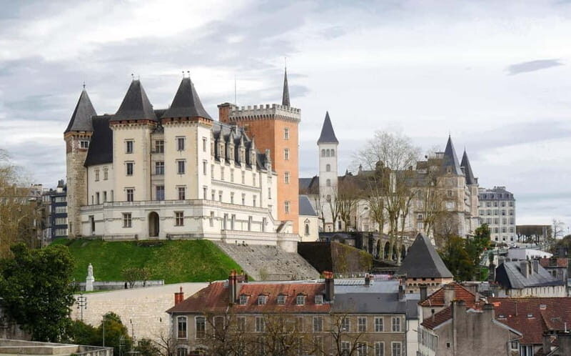 Pau: Express Walk with a Local - The Experience: A Deep Dive into Paus Charms
