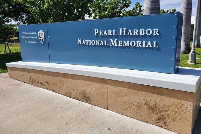 Pearl Harbor USS Arizona Memorial Tour - A Detailed Look at the Pearl Harbor USS Arizona Memorial Tour