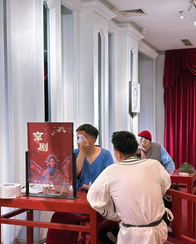 Peking Opera Backstage : Makeup, Costume & Performance - Key Points