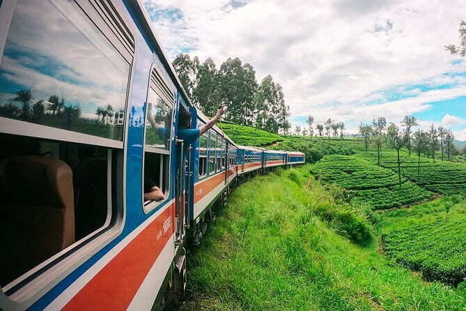 Peradeniya to Nanu Oya train ride on (Train No: 1001 "Denuwara Menike") - Key Points