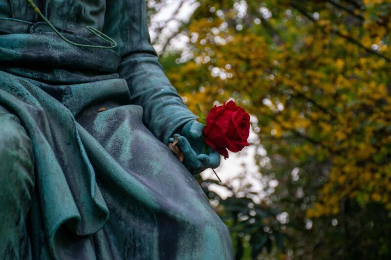 Père Lachaise Cemetery: A Stroll Through Immortal History - What Makes This Tour Special?