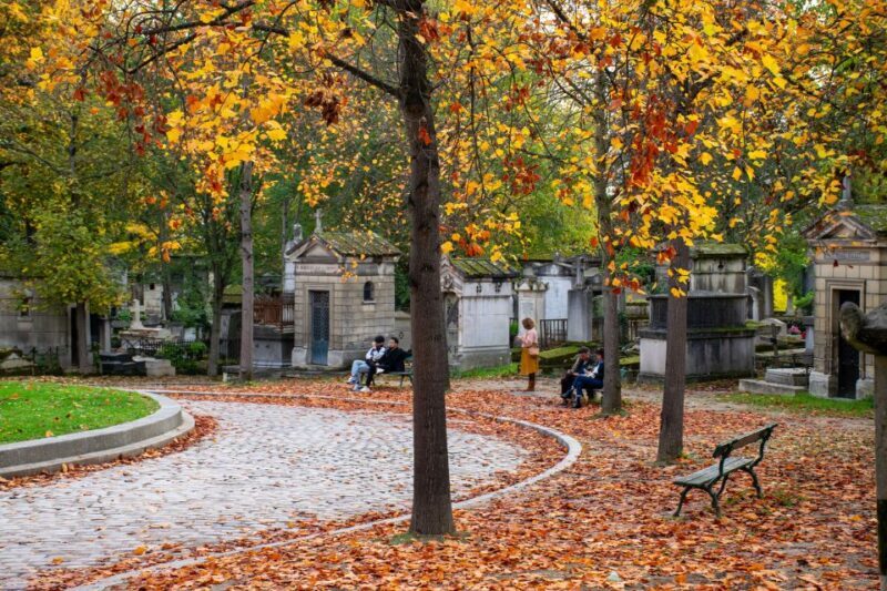 Père Lachaise Cemetery: A Stroll Through Immortal History - The Value of the Tour