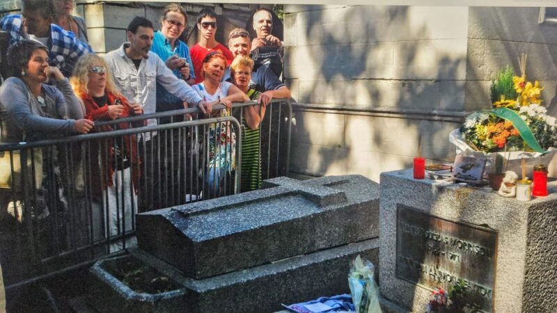 Père Lachaise Cemetery Tour, Tales from the Graves & Crepes - How the Tour Works and What to Expect