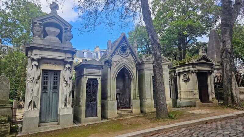 Père Lachaise Cemetery Tour, Tales from the Graves & Crepes - Why It Works