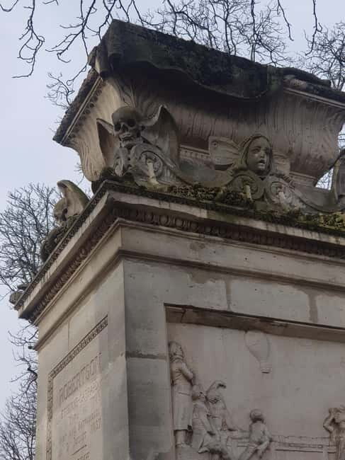 Père Lachaise : Mystère du cimetière avec un comédien - A Walk Through Père Lachaise with a Performer’s Twist
