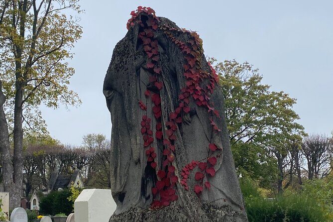 Père Lachaise's Cemetery Celebrities and Ghosts Mystery Tour - Exploring Père Lachaise Cemetery with a Guide