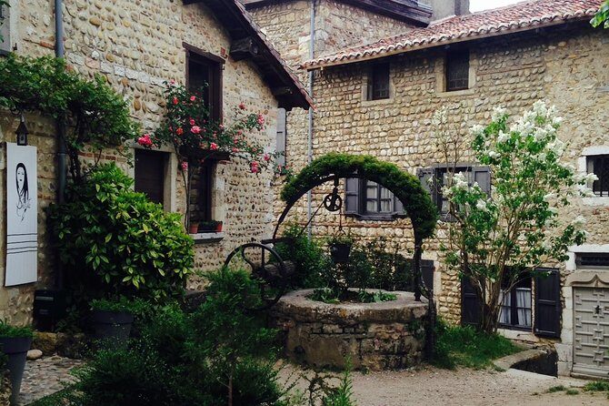 Pérouges & Annecy Private Day Trip with Food Tasting from Lyon - FAQ