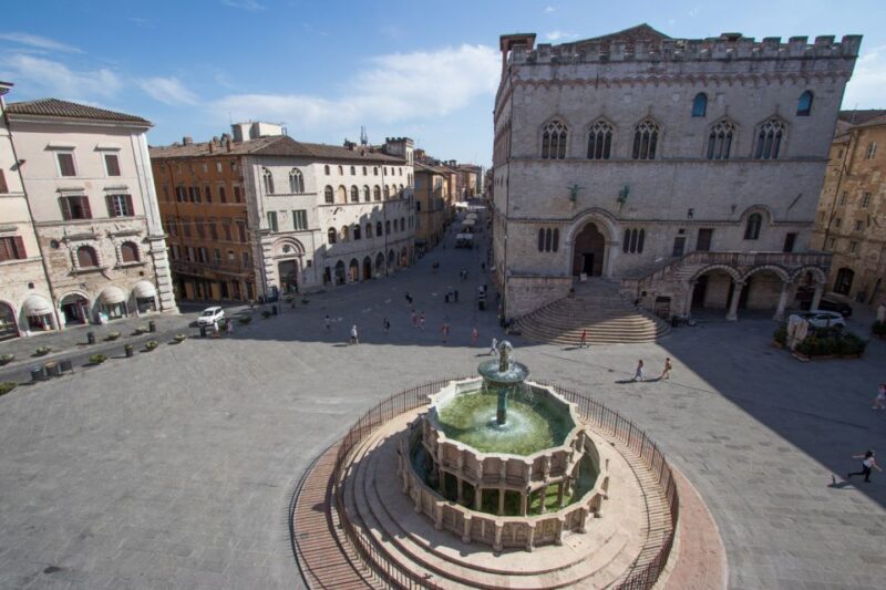 Perugia: Old Town Walking Tour, Piazza IV Novembre - Practical Details and Experience