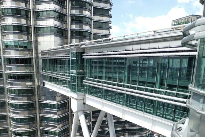Petronas Twin Tower Skybridge View & Dining Experience Tour with Local Host - Starting Point and Timing