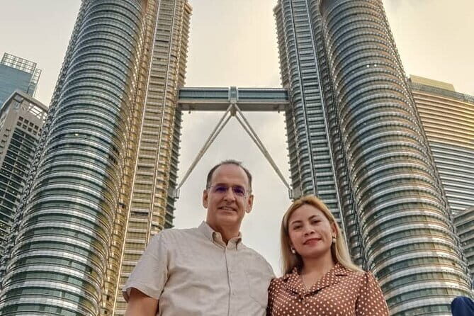 Petronas Twin Towers Skybridge & Dining Tour with Local Host - What Travelers Can Expect