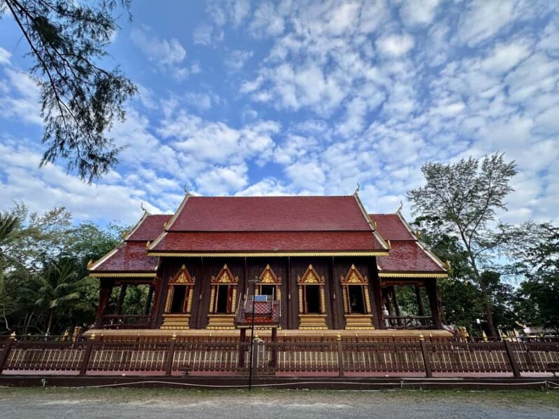 Phang Nga: Long Lae Market and Wat Tha Sai Temple Tour - Key Points