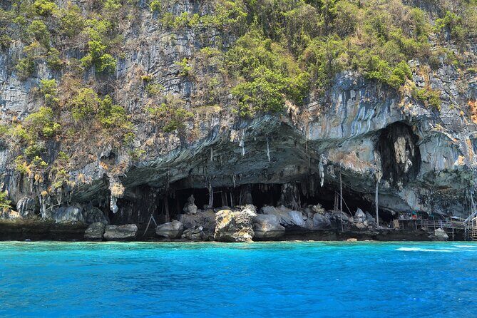 Phi Phi 1 Day tour by speed catamaran with Phuket transfers - A Practical, Well-Organized Way to Discover Phi Phi and Bamboo Islands