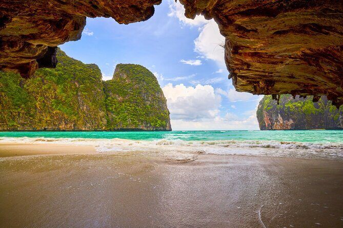 Phi Phi and 4 Islands sunset tour plus BBQ Dinner and Plankton - Key Points