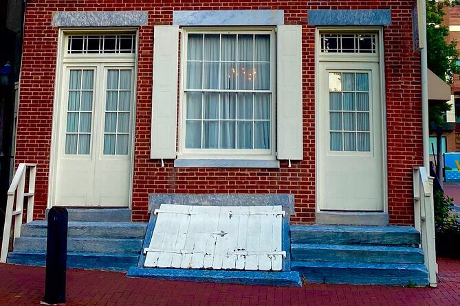 Philadelphia Haunted Ghost Smartphone Guided Audio Walking Tour - The Sum Up